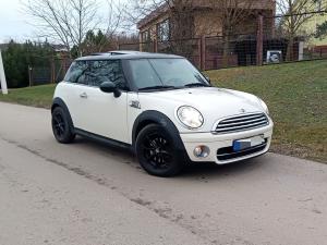 White MINI Cooper 2008 in Siauliai, with an engine capacity of 1.60 L and mileage of 325 thousand km for 2950 €, photo 3 on AUTOMOTO.COM.LV