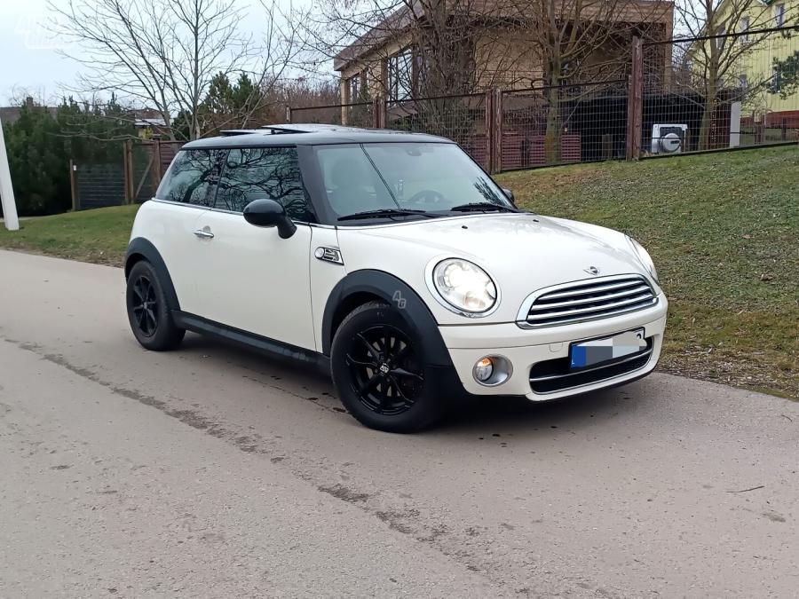 White MINI Cooper 2008 in Siauliai, with an engine capacity of 1.60 L and mileage of 325 thousand km for 2950 €, photo 3 on AUTOMOTO.COM.LV