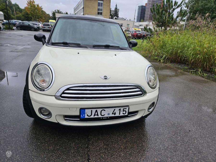White MINI Cooper 2008 in Vilnius, with an engine capacity of 1.40 L and mileage of 152 thousand km for 2550 €, photo 4 on AUTOMOTO.COM.LV