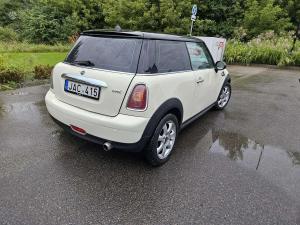 White MINI Cooper 2008 in Vilnius, with an engine capacity of 1.40 L and mileage of 152 thousand km for 2550 €, photo 5 on AUTOMOTO.COM.LV