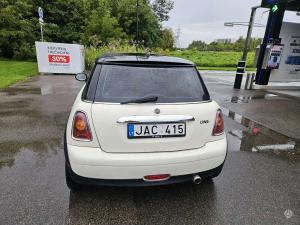 White MINI Cooper 2008 in Vilnius, with an engine capacity of 1.40 L and mileage of 152 thousand km for 2550 €, photo 6 on AUTOMOTO.COM.LV