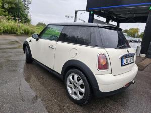 White MINI Cooper 2008 in Vilnius, with an engine capacity of 1.40 L and mileage of 152 thousand km for 2550 €, photo 7 on AUTOMOTO.COM.LV
