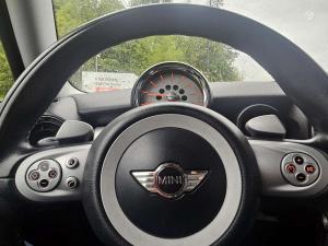 White MINI Cooper 2008 in Vilnius, with an engine capacity of 1.40 L and mileage of 152 thousand km for 2550 €, photo 8 on AUTOMOTO.COM.LV