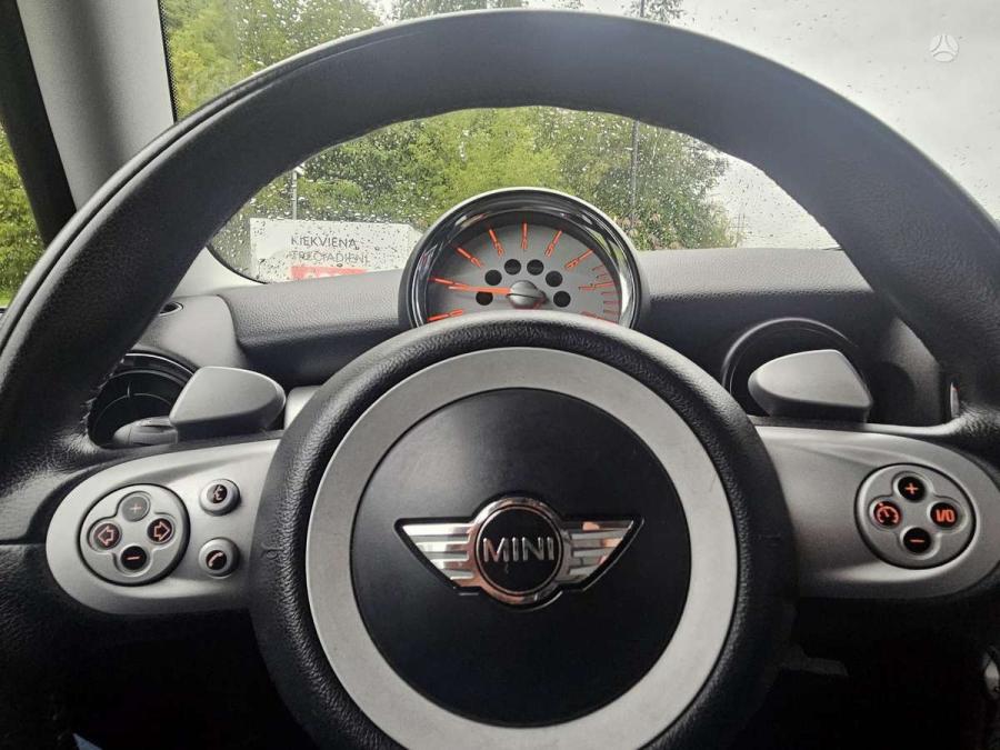 White MINI Cooper 2008 in Vilnius, with an engine capacity of 1.40 L and mileage of 152 thousand km for 2550 €, photo 8 on AUTOMOTO.COM.LV