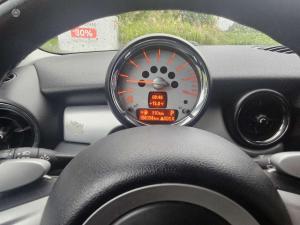 White MINI Cooper 2008 in Vilnius, with an engine capacity of 1.40 L and mileage of 152 thousand km for 2550 €, photo 9 on AUTOMOTO.COM.LV