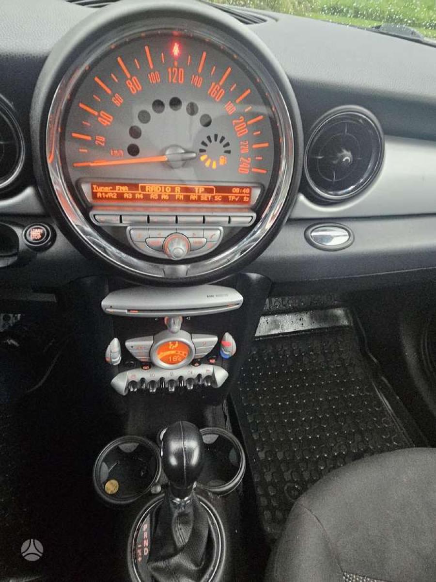 White MINI Cooper 2008 in Vilnius, with an engine capacity of 1.40 L and mileage of 152 thousand km for 2550 €, photo 10 on AUTOMOTO.COM.LV