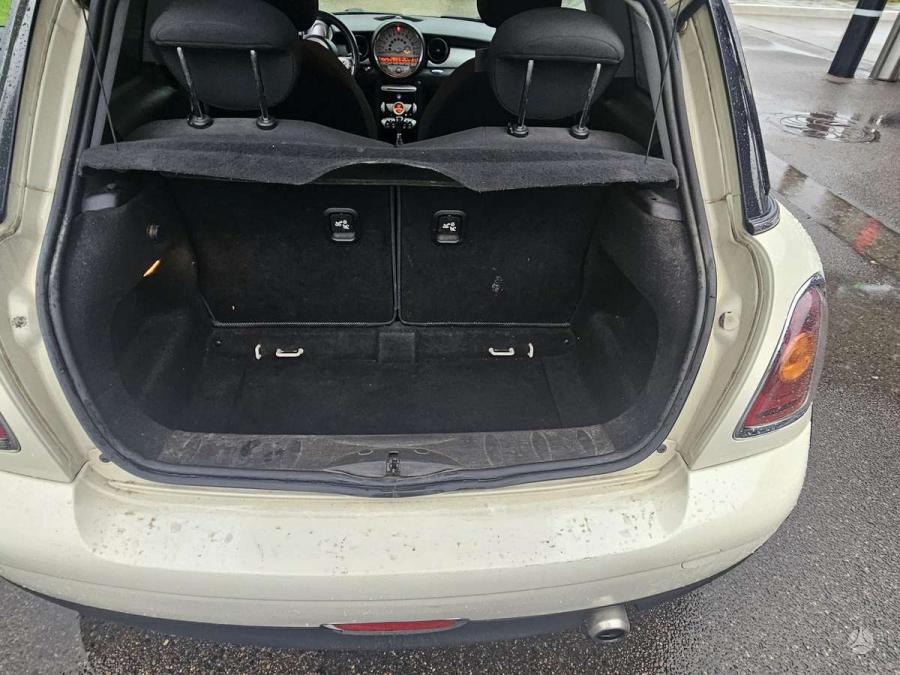 White MINI Cooper 2008 in Vilnius, with an engine capacity of 1.40 L and mileage of 152 thousand km for 2550 €, photo 12 on AUTOMOTO.COM.LV