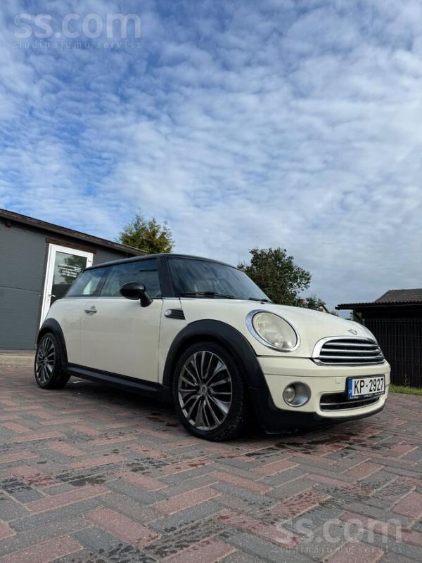 White MINI Cooper 2008 in Valka, with an engine capacity of 1.60 L and mileage of 305 thousand km for 2300 €, photo 1 on AUTOMOTO.COM.LV