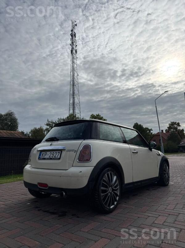 White MINI Cooper 2008 in Valka, with an engine capacity of 1.60 L and mileage of 305 thousand km for 2300 €, photo 3 on AUTOMOTO.COM.LV