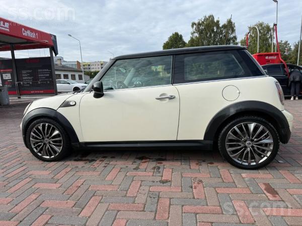 White MINI Cooper 2008 in Valka, with an engine capacity of 1.60 L and mileage of 305 thousand km for 2300 €, photo 4 on AUTOMOTO.COM.LV