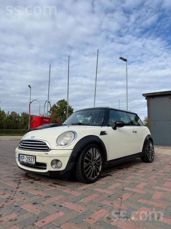 White MINI Cooper 2008 in Valka, with an engine capacity of 1.60 L and mileage of 305 thousand km for 2300 €, photo 6 on AUTOMOTO.COM.LV