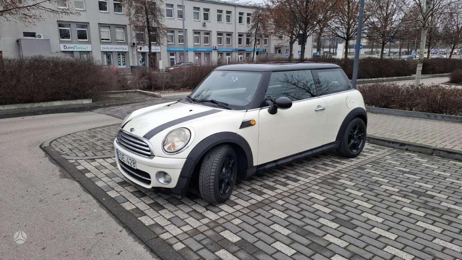 White MINI Cooper 2009 in Vilnius, with an engine capacity of 1.56 L and mileage of 224 thousand km for 1500 €, photo 1 on AUTOMOTO.COM.LV
