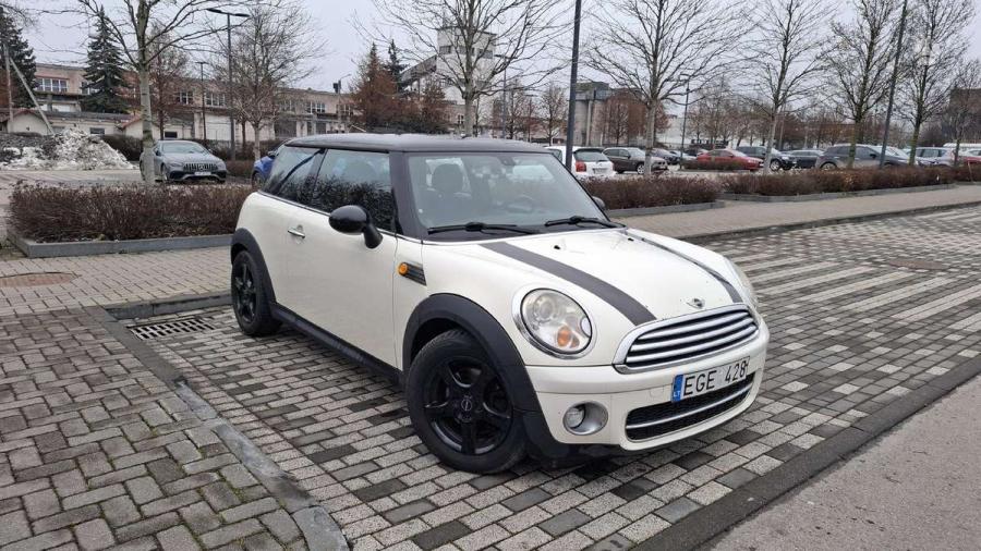 White MINI Cooper 2009 in Vilnius, with an engine capacity of 1.56 L and mileage of 224 thousand km for 1500 €, photo 3 on AUTOMOTO.COM.LV