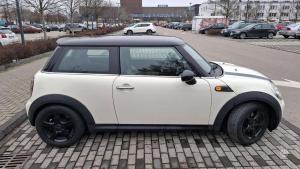 White MINI Cooper 2009 in Vilnius, with an engine capacity of 1.56 L and mileage of 224 thousand km for 1500 €, photo 4 on AUTOMOTO.COM.LV