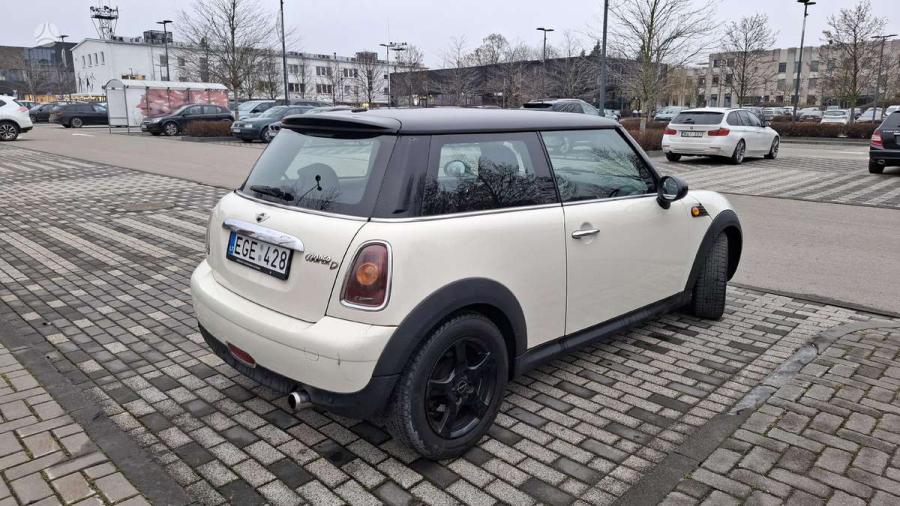 White MINI Cooper 2009 in Vilnius, with an engine capacity of 1.56 L and mileage of 224 thousand km for 1500 €, photo 5 on AUTOMOTO.COM.LV