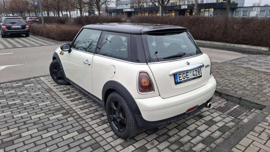 White MINI Cooper 2009 in Vilnius, with an engine capacity of 1.56 L and mileage of 224 thousand km for 1500 €, photo 7 on AUTOMOTO.COM.LV