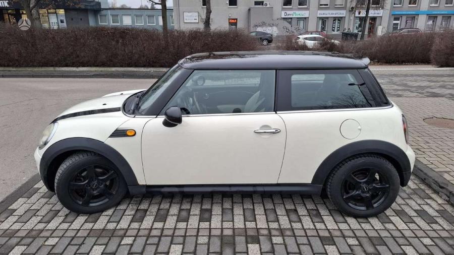 White MINI Cooper 2009 in Vilnius, with an engine capacity of 1.56 L and mileage of 224 thousand km for 1500 €, photo 8 on AUTOMOTO.COM.LV