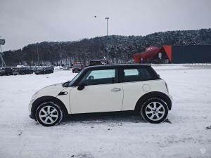 White MINI Cooper 2009 in Vilnius, with an engine capacity of 1.56 L and mileage of 203 thousand km for 2500 €, photo 2 on AUTOMOTO.COM.LV