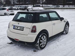 White MINI Cooper 2009 in Vilnius, with an engine capacity of 1.56 L and mileage of 203 thousand km for 2500 €, photo 5 on AUTOMOTO.COM.LV