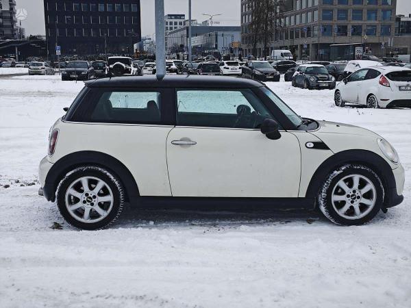 White MINI Cooper 2009 in Vilnius, with an engine capacity of 1.56 L and mileage of 203 thousand km for 2500 €, photo 6 on AUTOMOTO.COM.LV