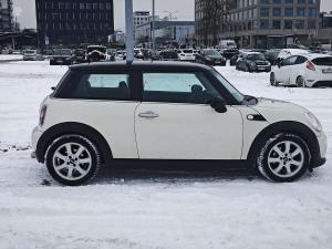 White MINI Cooper 2009 in Vilnius, with an engine capacity of 1.56 L and mileage of 203 thousand km for 2500 €, photo 6 on AUTOMOTO.COM.LV