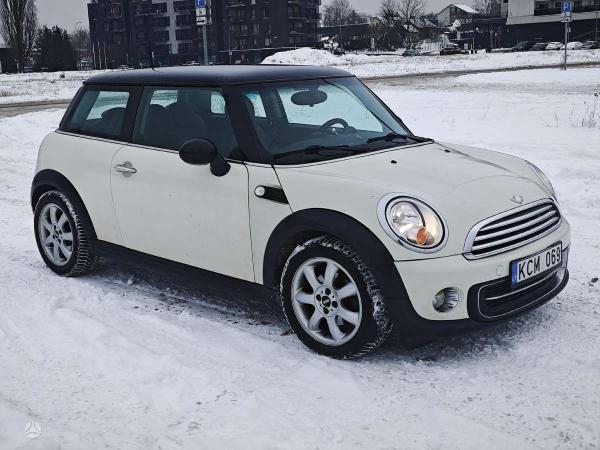 White MINI Cooper 2009 in Vilnius, with an engine capacity of 1.56 L and mileage of 203 thousand km for 2500 €, photo 7 on AUTOMOTO.COM.LV