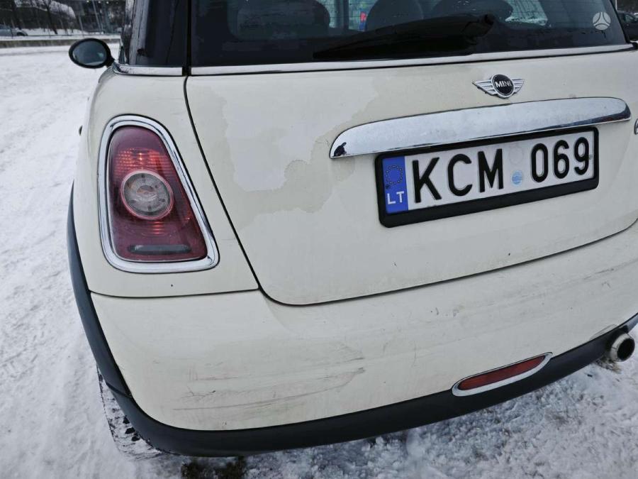 White MINI Cooper 2009 in Vilnius, with an engine capacity of 1.56 L and mileage of 203 thousand km for 2500 €, photo 10 on AUTOMOTO.COM.LV