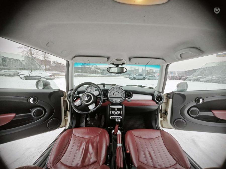 White MINI Cooper 2009 in Vilnius, with an engine capacity of 1.56 L and mileage of 203 thousand km for 2500 €, photo 14 on AUTOMOTO.COM.LV