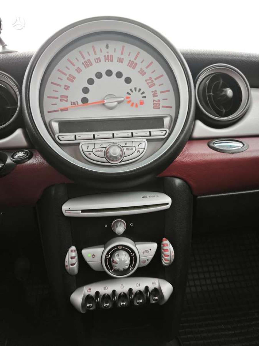 White MINI Cooper 2009 in Vilnius, with an engine capacity of 1.56 L and mileage of 203 thousand km for 2500 €, photo 16 on AUTOMOTO.COM.LV