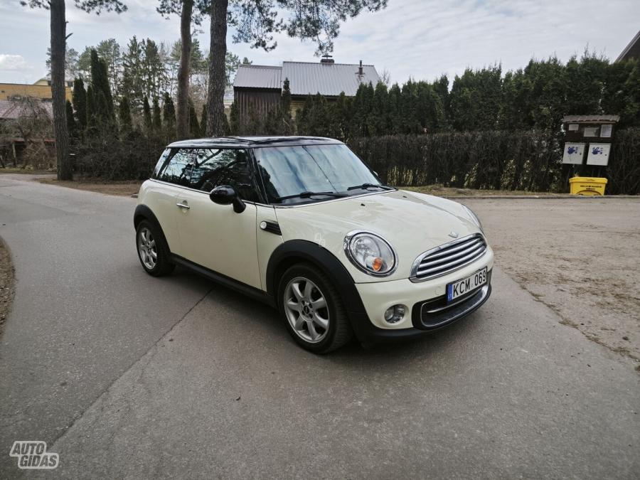White MINI Cooper 2009 in Vilnius, with an engine capacity of 1.60 L and mileage of 203 thousand km for 2200 €, photo 1 on AUTOMOTO.COM.LV