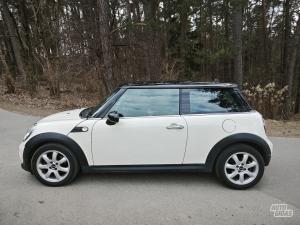 White MINI Cooper 2009 in Vilnius, with an engine capacity of 1.60 L and mileage of 203 thousand km for 2200 €, photo 3 on AUTOMOTO.COM.LV