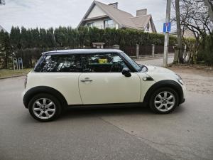 White MINI Cooper 2009 in Vilnius, with an engine capacity of 1.60 L and mileage of 203 thousand km for 2200 €, photo 7 on AUTOMOTO.COM.LV
