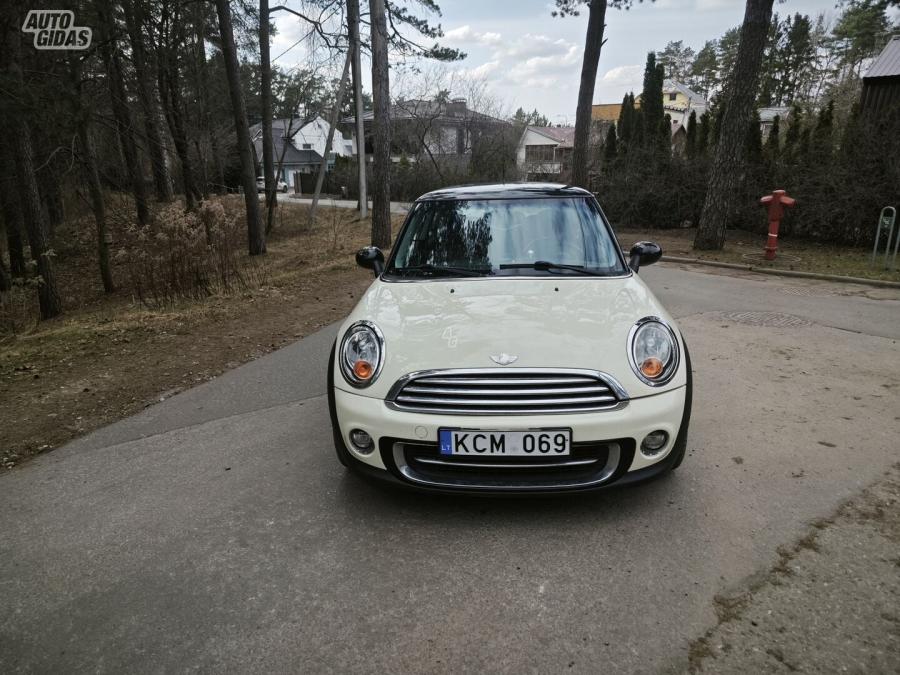 White MINI Cooper 2009 in Vilnius, with an engine capacity of 1.60 L and mileage of 203 thousand km for 2200 €, photo 8 on AUTOMOTO.COM.LV