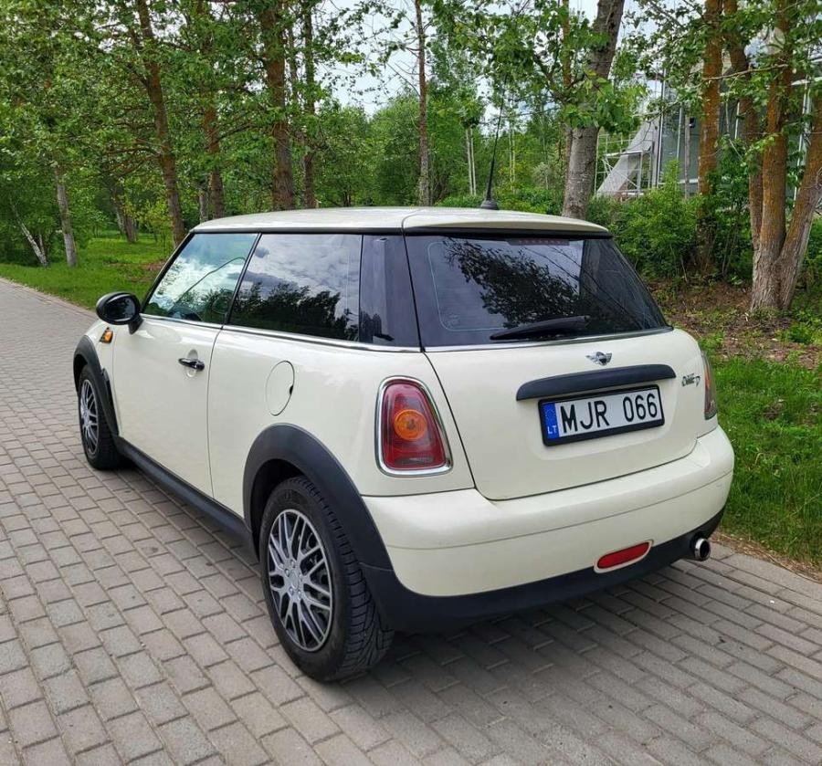 Balts MINI Cooper 2009 Šauļi, ar dzinēja tilpumu 1.60 L un nobraukumu 200 tūkst. km par 2750 €, foto 6 vietnē AUTOMOTO.COM.LV