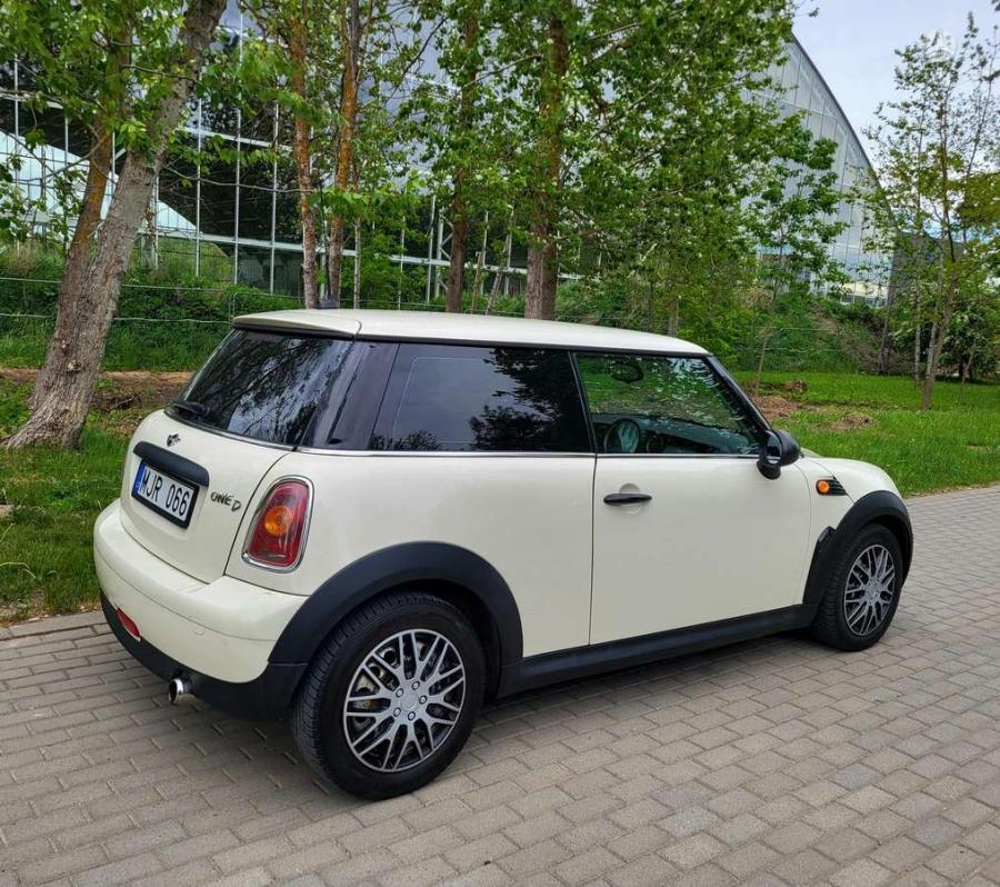 Balts MINI Cooper 2009 Šauļi, ar dzinēja tilpumu 1.60 L un nobraukumu 200 tūkst. km par 2750 €, foto 14 vietnē AUTOMOTO.COM.LV