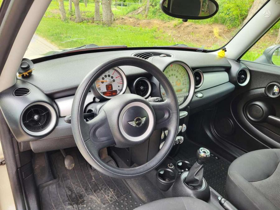 Balts MINI Cooper 2009 Šauļi, ar dzinēja tilpumu 1.60 L un nobraukumu 200 tūkst. km par 2750 €, foto 20 vietnē AUTOMOTO.COM.LV