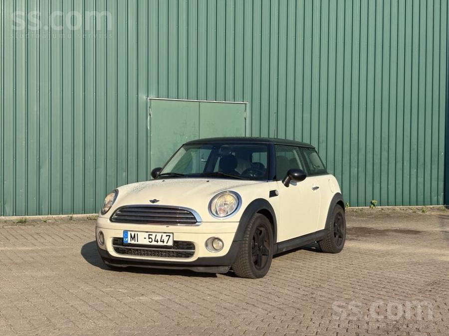 White MINI Cooper 2010 in Riga, with an engine capacity of 1.60 L and mileage of 212 thousand km for 4500 €, photo 1 on AUTOMOTO.COM.LV