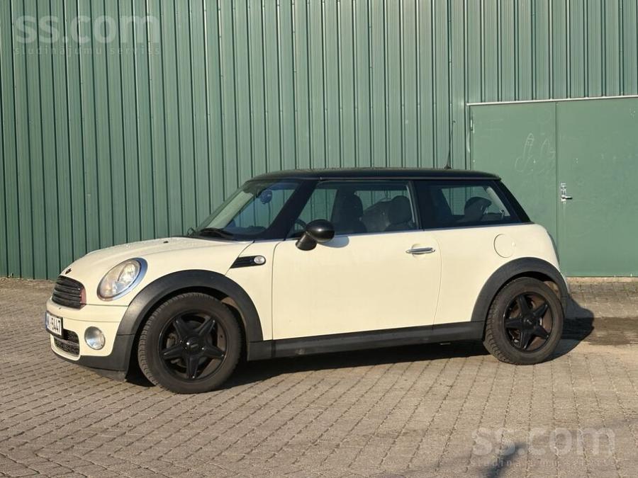 White MINI Cooper 2010 in Riga, with an engine capacity of 1.60 L and mileage of 212 thousand km for 4500 €, photo 3 on AUTOMOTO.COM.LV