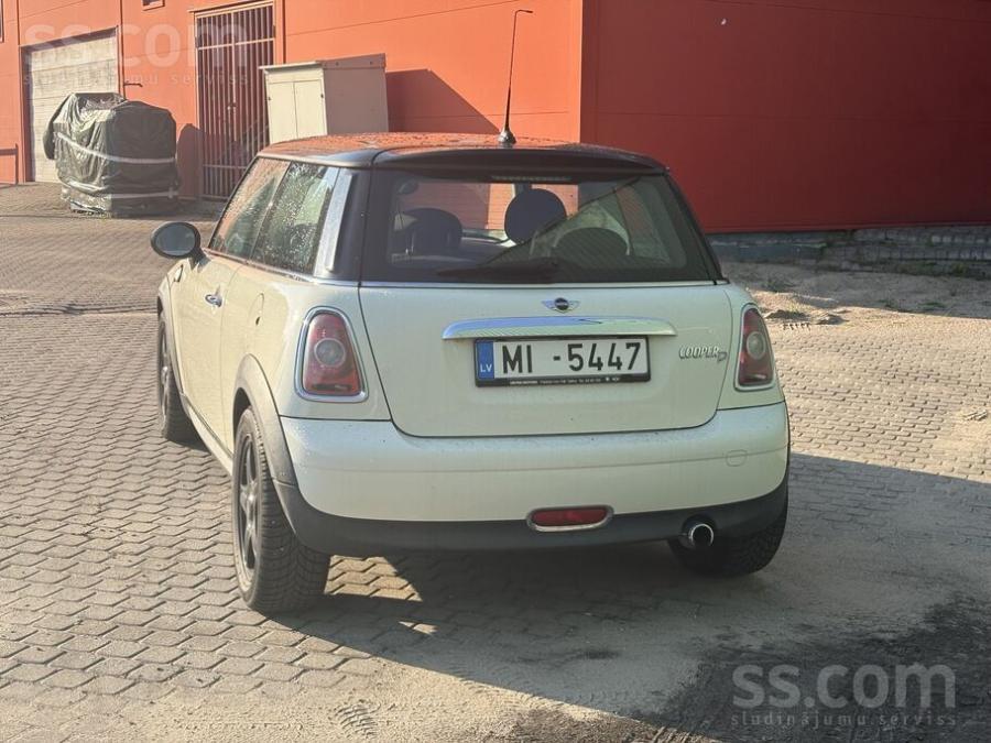 White MINI Cooper 2010 in Riga, with an engine capacity of 1.60 L and mileage of 212 thousand km for 4500 €, photo 4 on AUTOMOTO.COM.LV