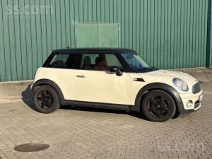 White MINI Cooper 2010 in Riga, with an engine capacity of 1.60 L and mileage of 212 thousand km for 4500 €, photo 5 on AUTOMOTO.COM.LV