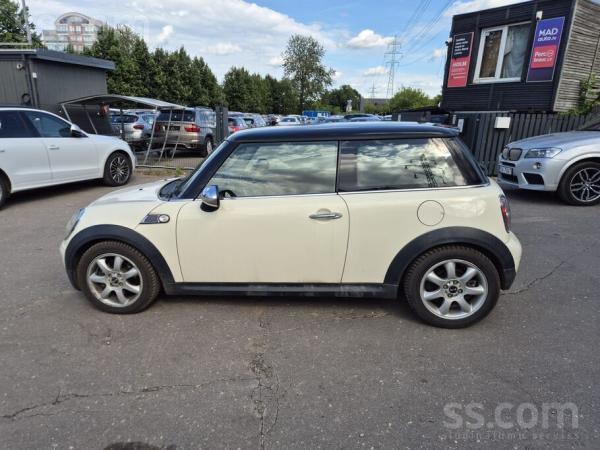 Balts MINI Cooper 2010 Rīga, ar dzinēja tilpumu 1.60 L un nobraukumu 246 tūkst. km par 3890 €, foto 9 vietnē AUTOMOTO.COM.LV