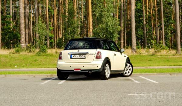Balts MINI Cooper 2010 Rīga, ar dzinēja tilpumu 1.60 L un nobraukumu 246 tūkst. km par 3890 €, foto 6 vietnē AUTOMOTO.COM.LV