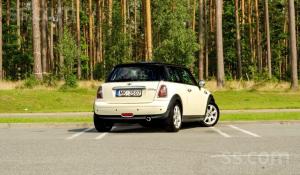 Balts MINI Cooper 2010 Rīga, ar dzinēja tilpumu 1.60 L un nobraukumu 246 tūkst. km par 2990 €, foto 7 vietnē AUTOMOTO.COM.LV