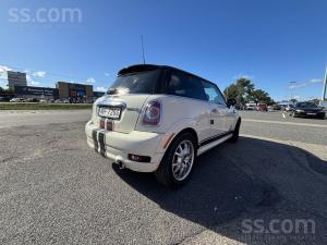 White MINI Cooper 2011 in Riga, with an engine capacity of 1.60 L and mileage of 180 thousand km for 4499 €, photo 5 on AUTOMOTO.COM.LV