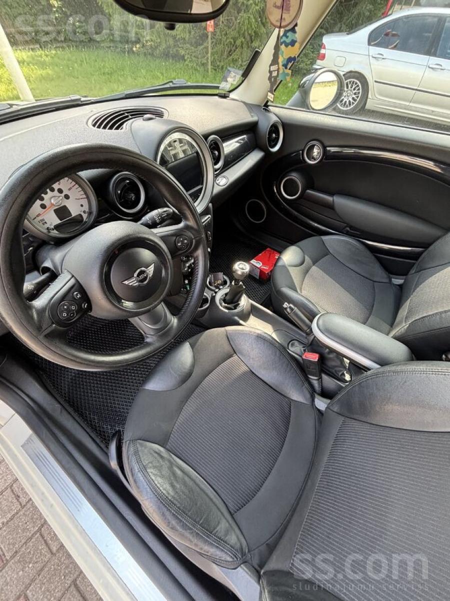 White MINI Cooper 2011 in Riga, with an engine capacity of 1.60 L and mileage of 180 thousand km for 4499 €, photo 14 on AUTOMOTO.COM.LV
