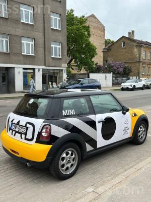 White MINI Cooper 2012 in Riga, with an engine capacity of 1.60 L and mileage of 183 thousand km for 3700 €, photo 4 on AUTOMOTO.COM.LV