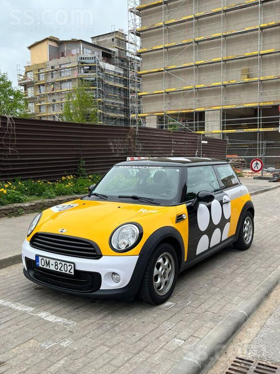 White MINI Cooper 2012 in Riga, with an engine capacity of 1.60 L and mileage of 183 thousand km for 3700 €, photo 5 on AUTOMOTO.COM.LV