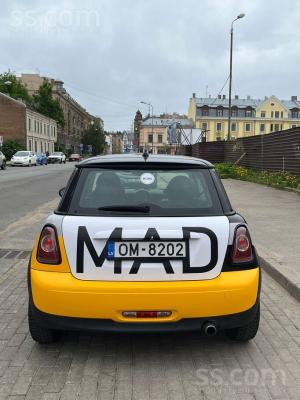 White MINI Cooper 2012 in Riga, with an engine capacity of 1.60 L and mileage of 183 thousand km for 3700 €, photo 6 on AUTOMOTO.COM.LV