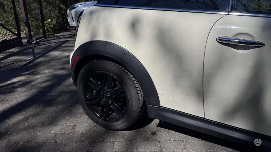 Balts MINI Cooper 2012 Viļņa, ar dzinēja tilpumu 1.60 L un nobraukumu 166 tūkst. km par 4900 €, foto 6 vietnē AUTOMOTO.COM.LV