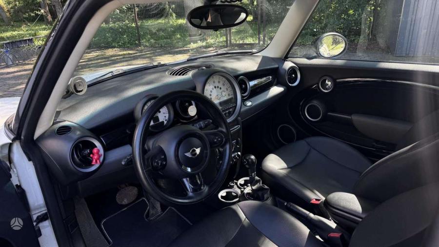 Balts MINI Cooper 2012 Viļņa, ar dzinēja tilpumu 1.60 L un nobraukumu 166 tūkst. km par 4900 €, foto 7 vietnē AUTOMOTO.COM.LV